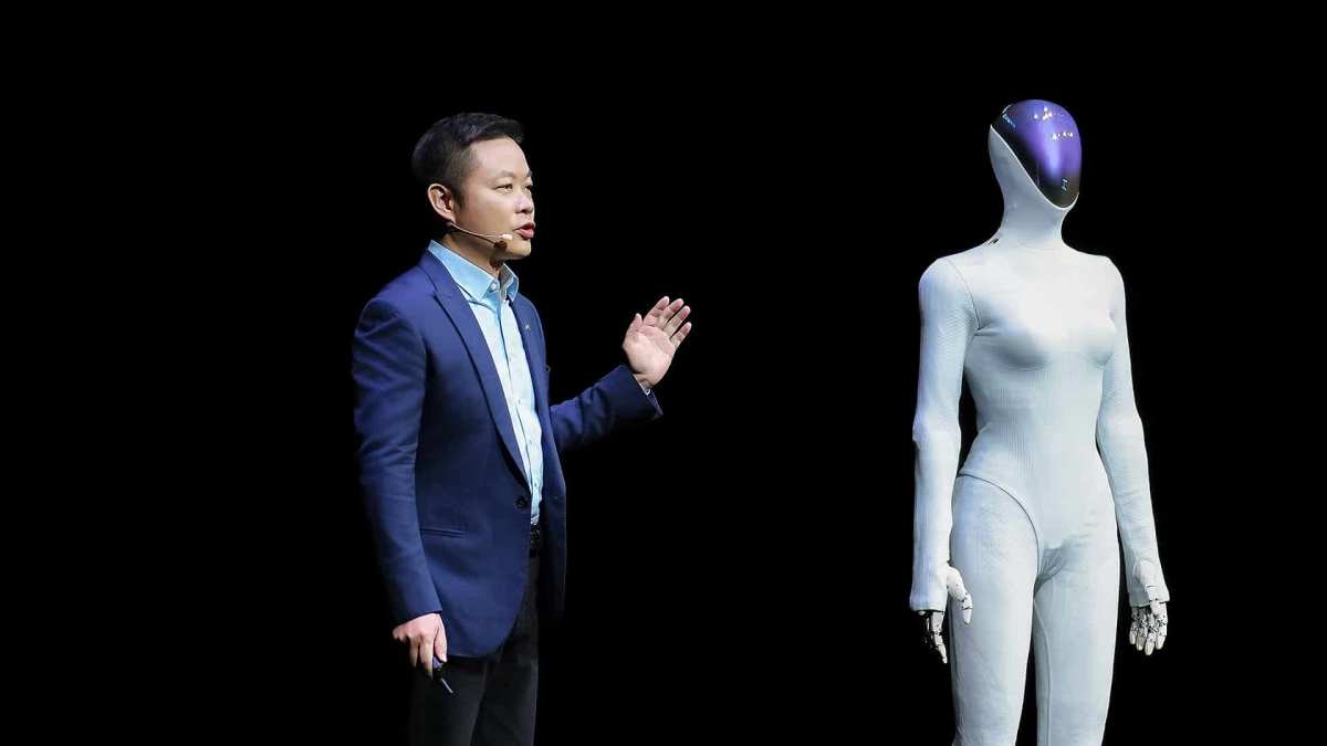 Xpeng Unveils Next-gen Iron Humanoid Robot at 2025 AI Day
